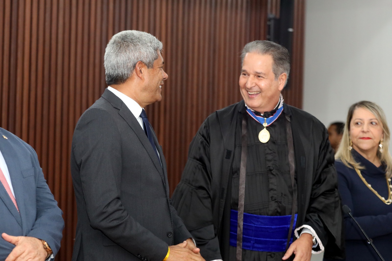 Governador prestigia posse do novo presidente do TRE-BA | Alô Alô Bahia
