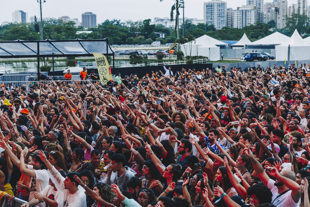 Veja como foi o 1º dia do Festival Doce Maravilha, no Rio; hoje (26) é dia de Bethânia e Xande ...