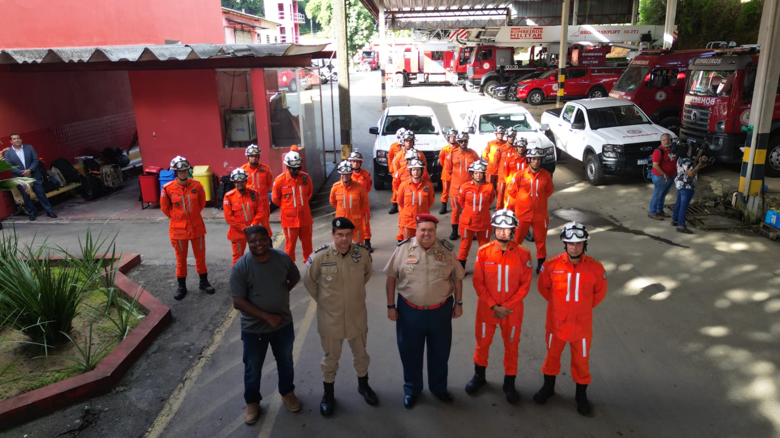Mais 25 bombeiros baianos viajam para ajudar nos trabalhos de resgate ...