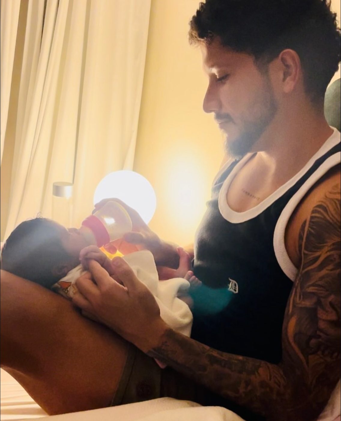 Primeiro mês de Nala! Yuri Lima compartilha álbum de fotos inéditas de sua filha com IZA | Alô ...
