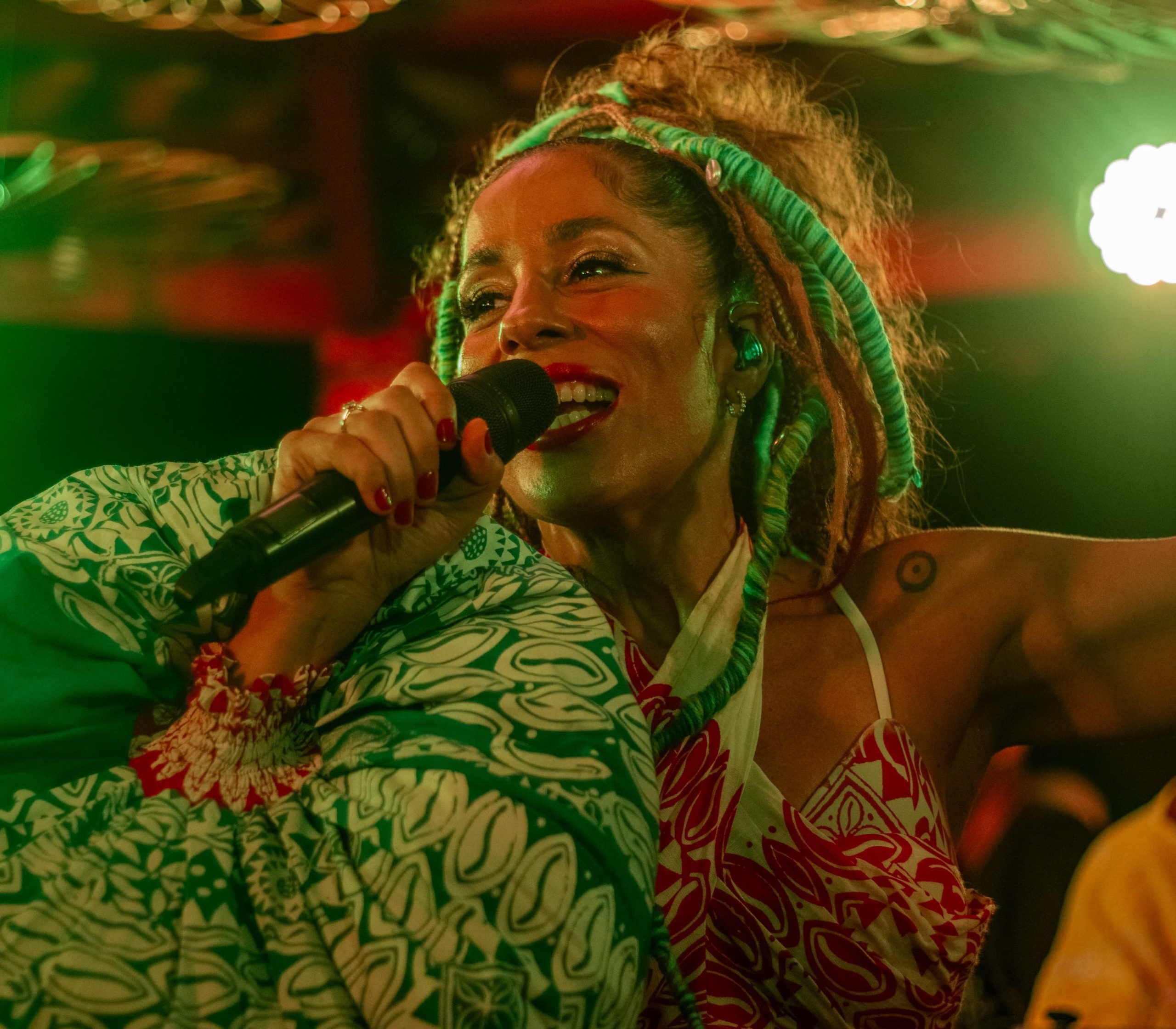 Marcia Castro abre 2025 com Roda de Samba Reggae no Largo da Saúde