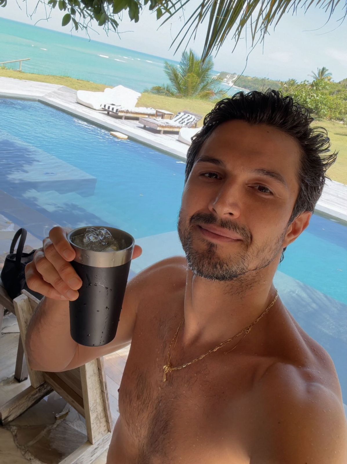 Rômulo Estrela aluga casa de frente ao mar para fim de ano no sul da ...