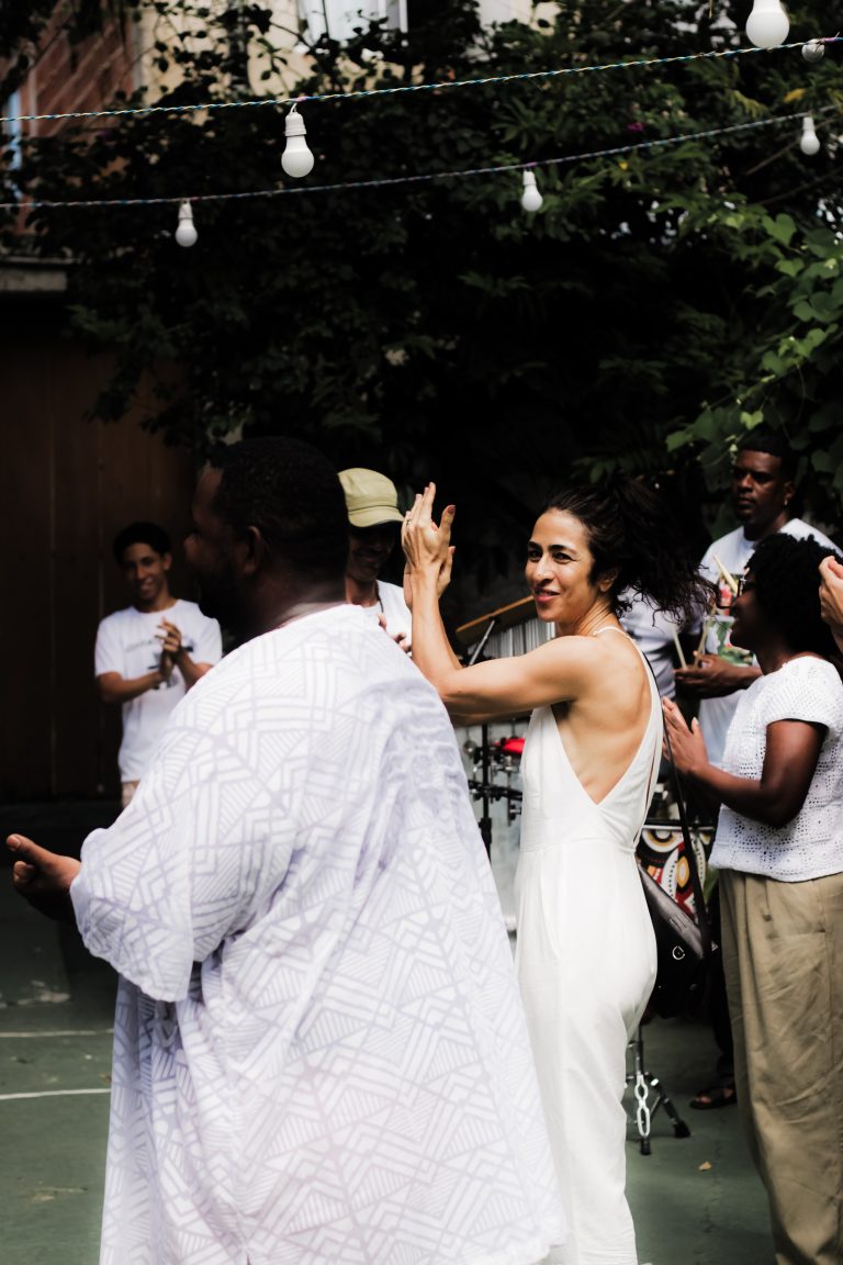 Exclusivo: Marisa Monte visita Instituto Oyá, em Salvador; veja fotos | Alô Alô Bahia