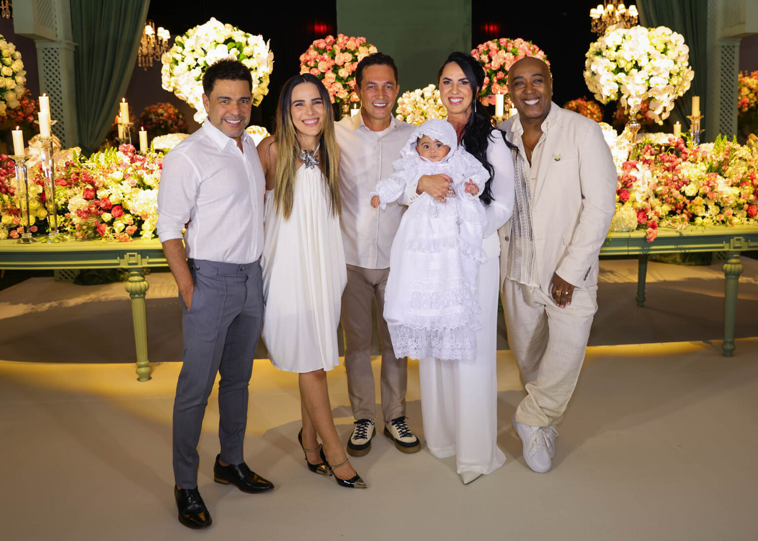 Zezé Di Camargo e Graciele Lacerda batizam filha em cerimônia ...