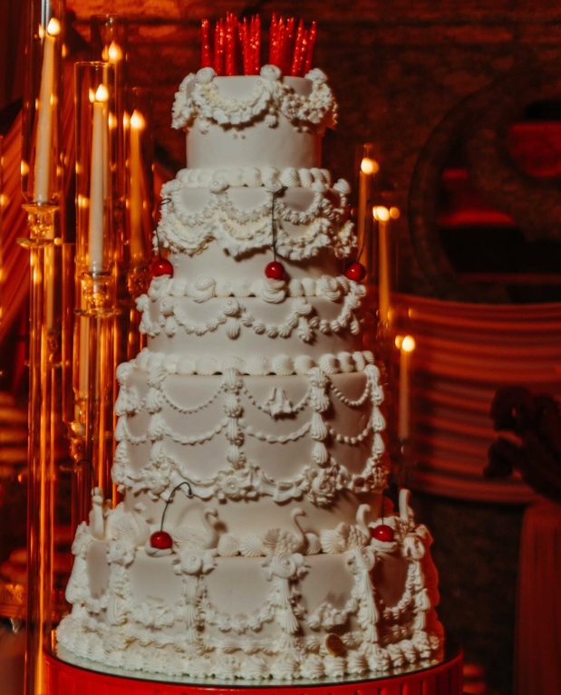 Confeiteira mostra bastidores do bolo luxuoso do aniversário de Bruna ...