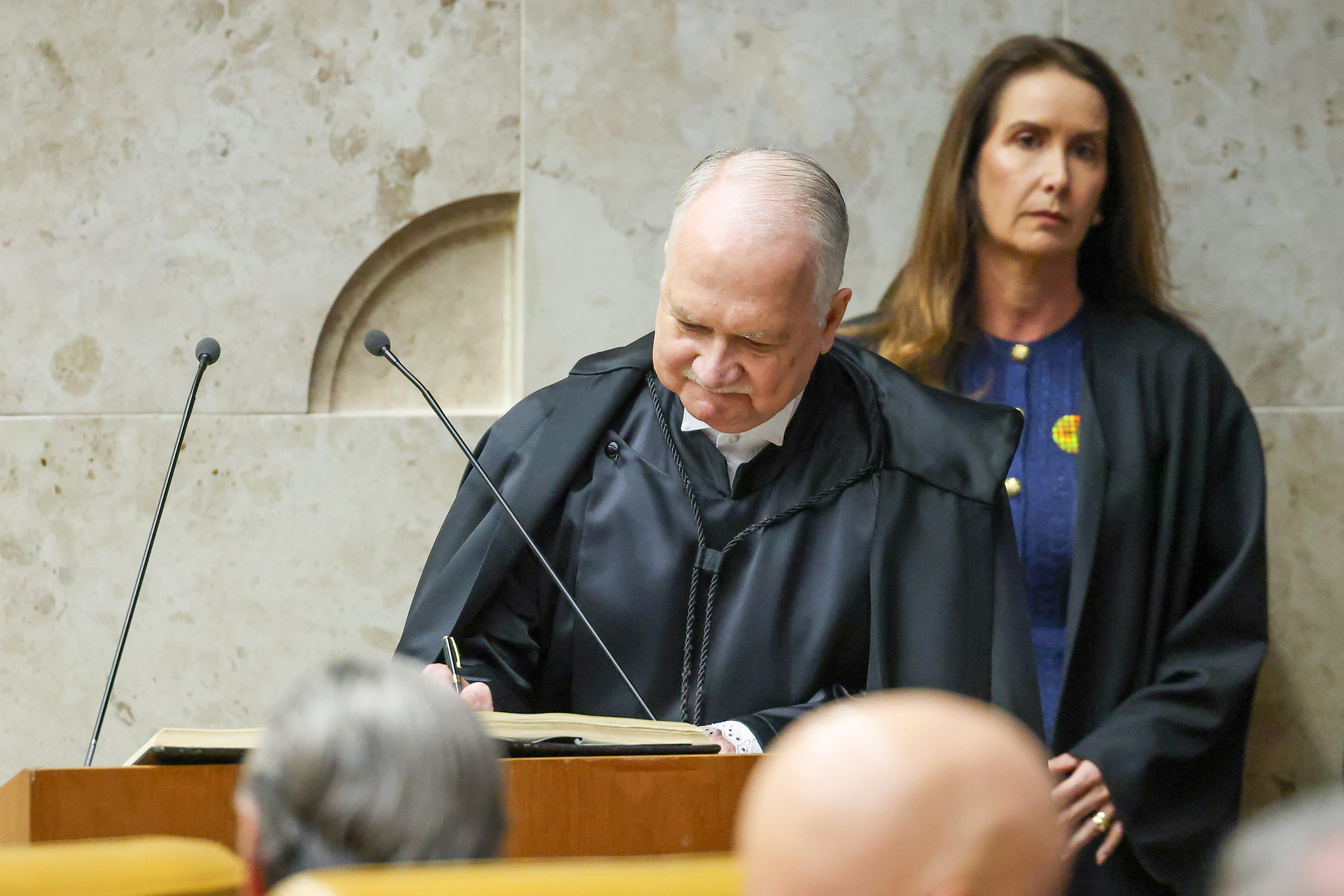 Edson Fachin assume presidência do STF com Alexandre de Moraes como ...