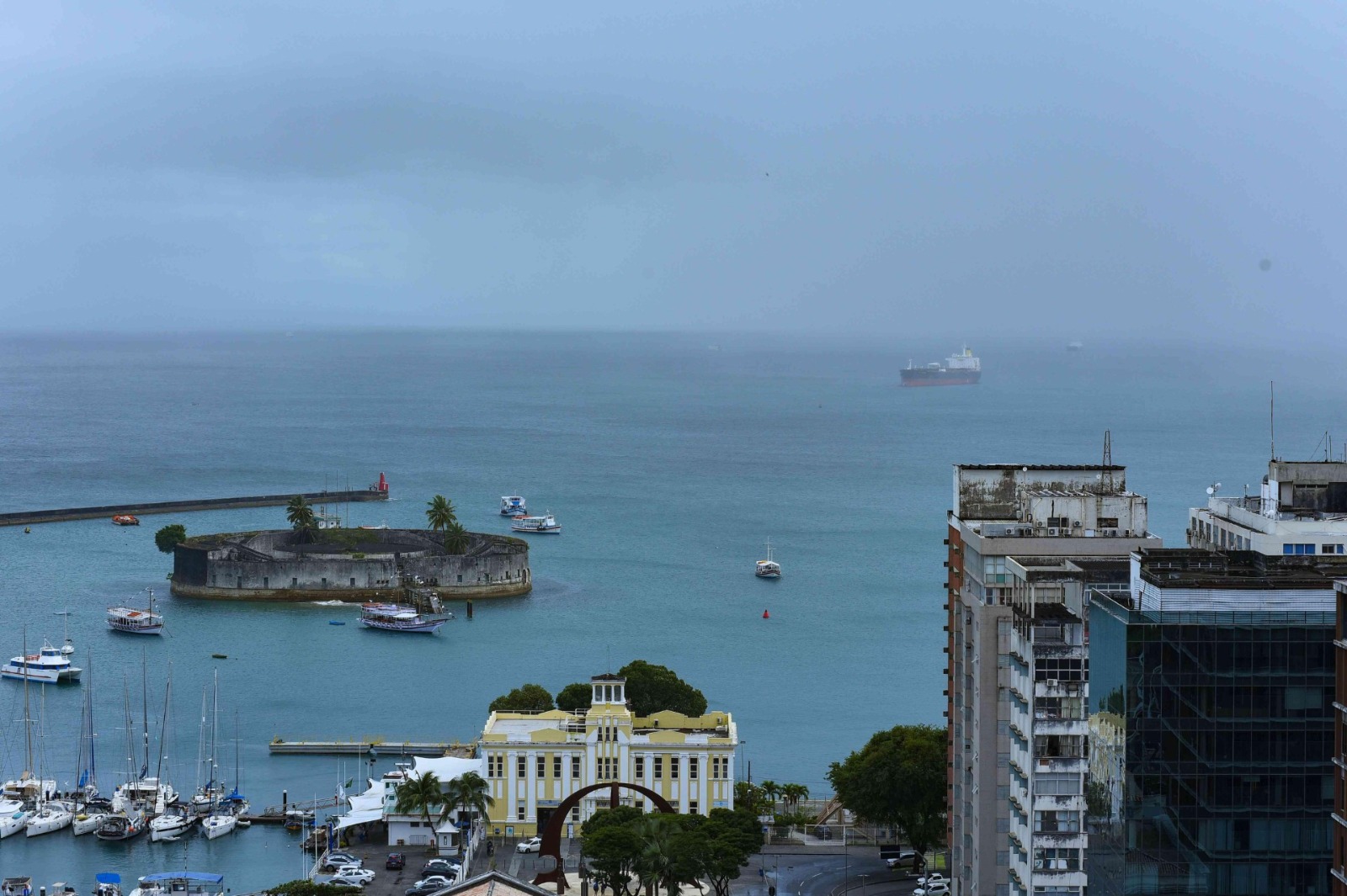 Frente fria traz chuvas fortes, riscos de alagamento e ventos intensos ...
