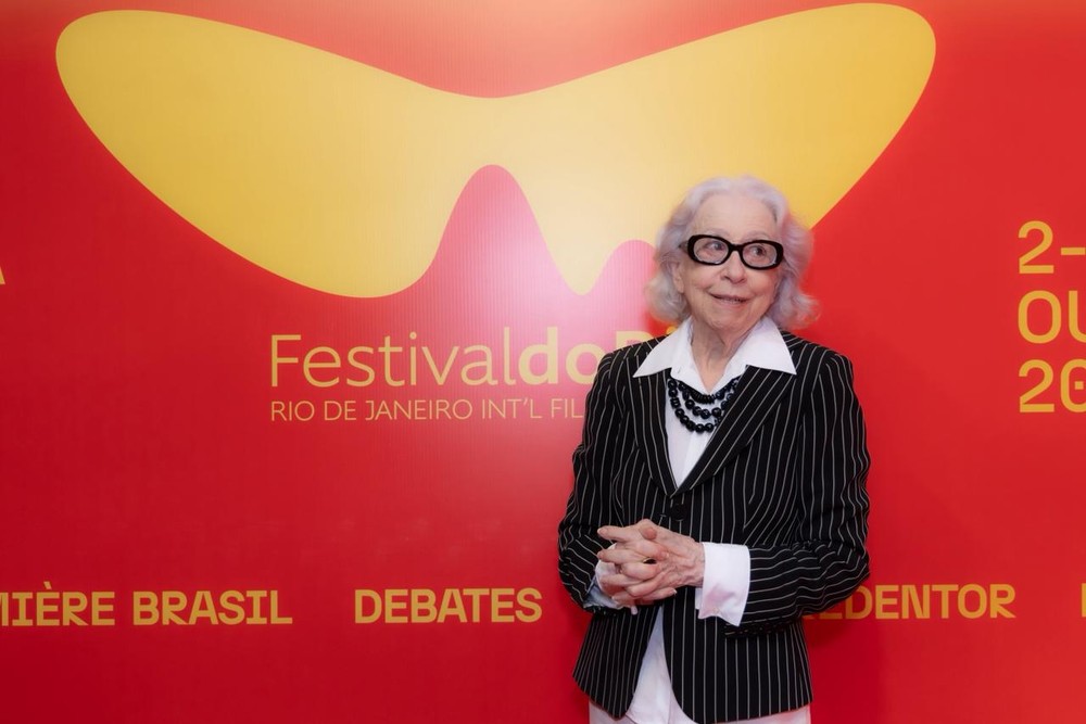 Caetano Veloso e Fernanda Montenegro prestigiam estreia de filme ...