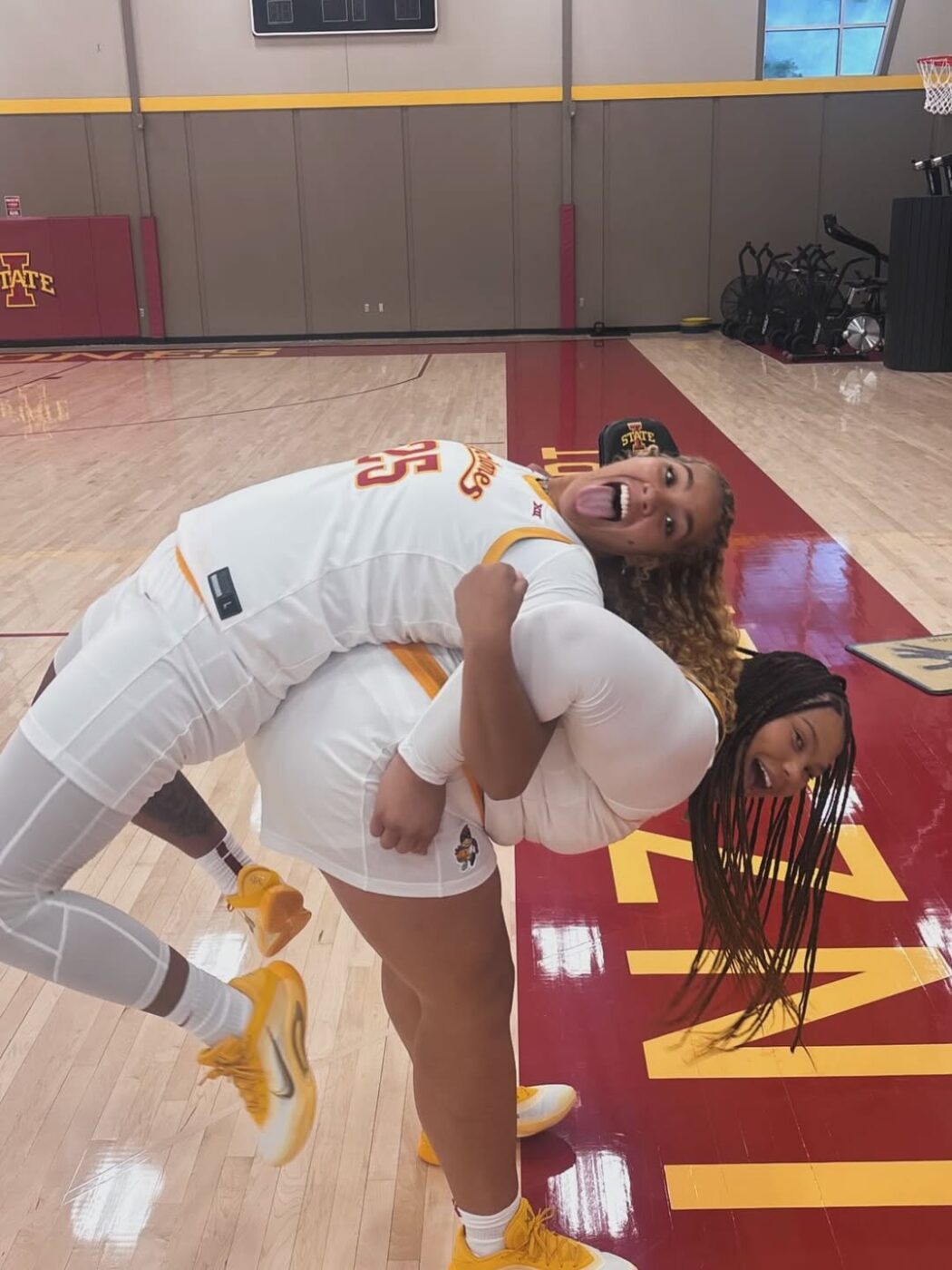Lady Shaq: pivô de 20 anos e 1,91m quebra recorde e vira sensação na ...