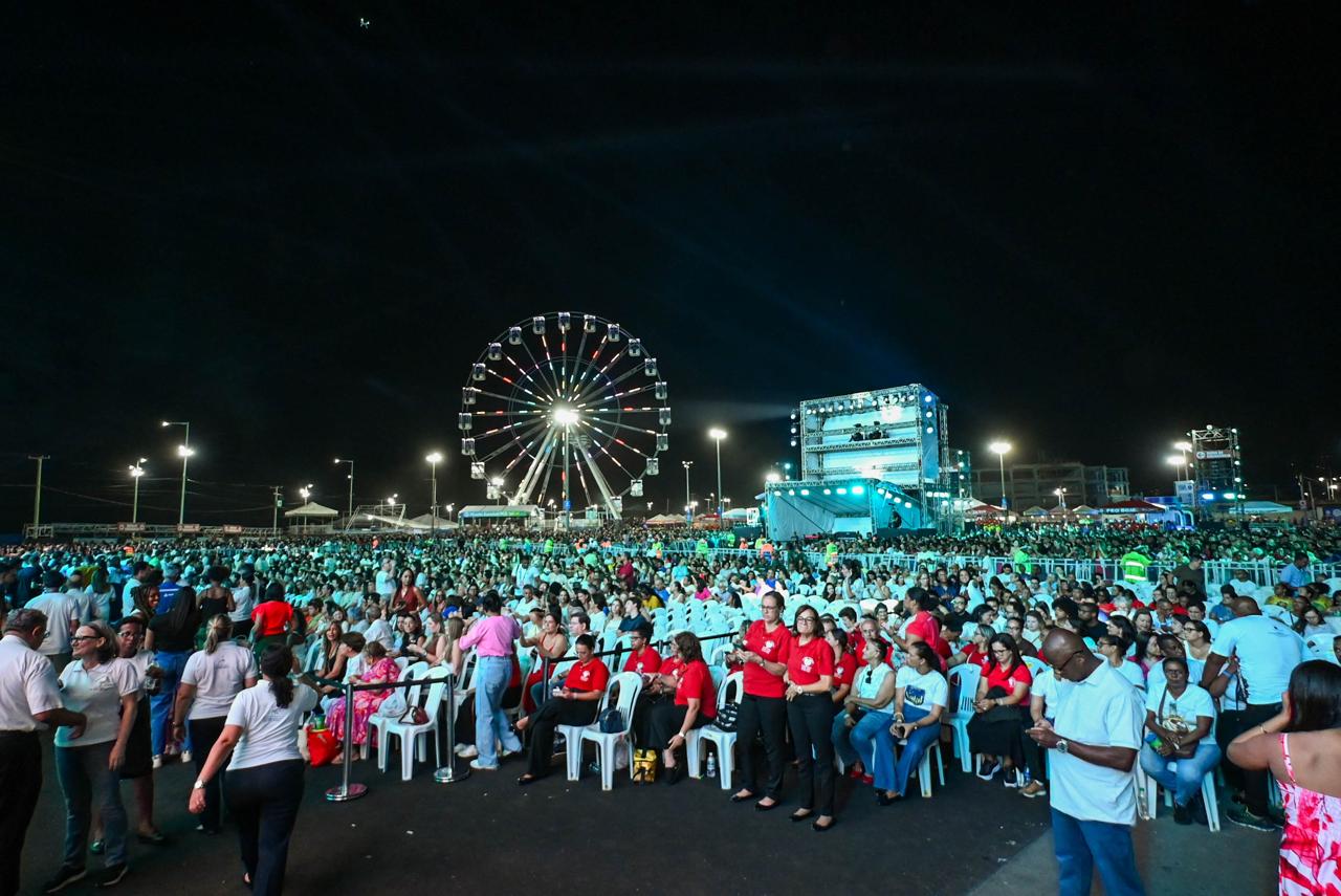 Show de Frei Gilson no Natal reúne cerca de 100 mil pessoas em Salvador ...