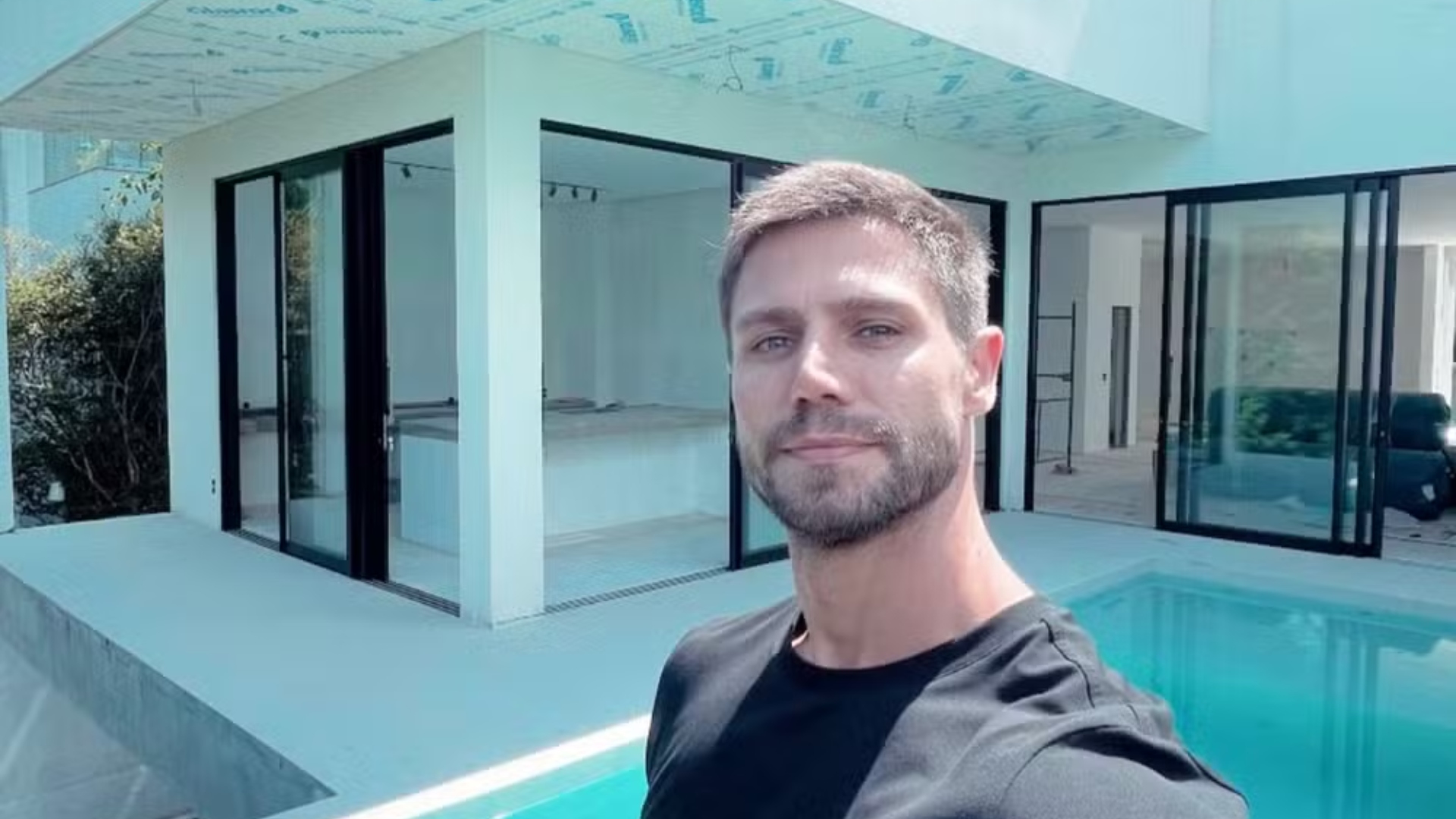 Jonas, do BBB 26, construiu mansão luxuosa com 4 andares, elevador e ...