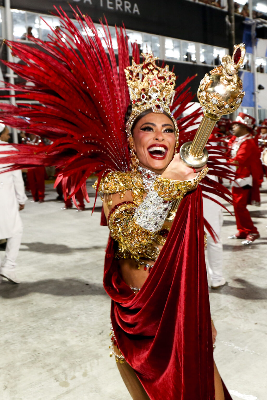 Juliana Paes brilha ao voltar para Sapucaí no Desfile das Campeãs; veja ...