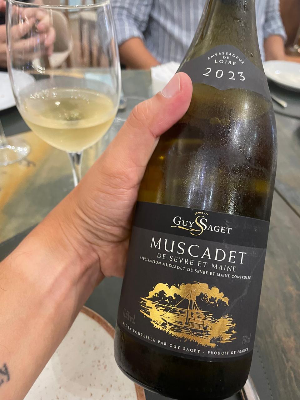 Vinhos com desconto e clima sem pressa: conheça o Wine Hour do Amado ...